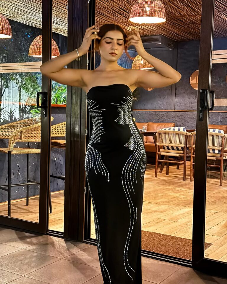 65+ Dinner Party Outfit Classy Ideas to Look Elegant and Chic