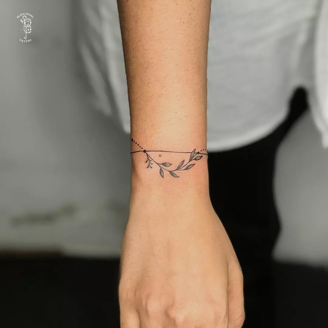 Bracelet Tattoo Ideas for Stylish Wrist Art